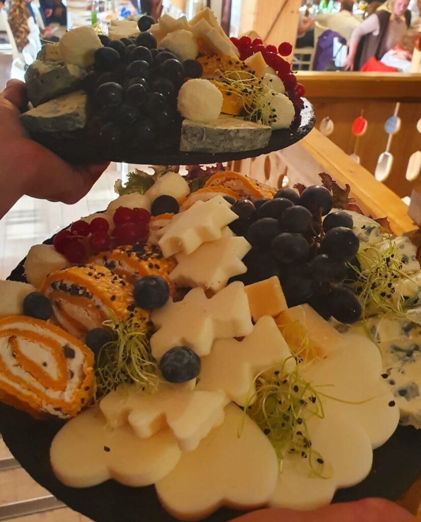 Platou cu brânzeturi mic – Bucatarul Meu